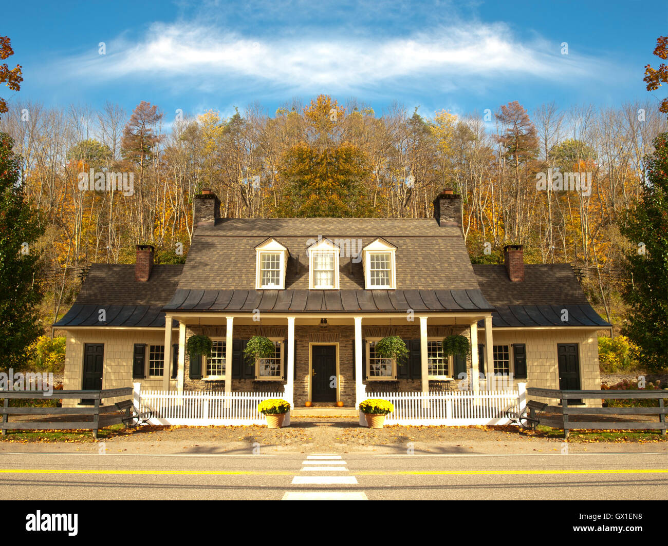 Country cottage house hi-res stock photography and images - Alamy