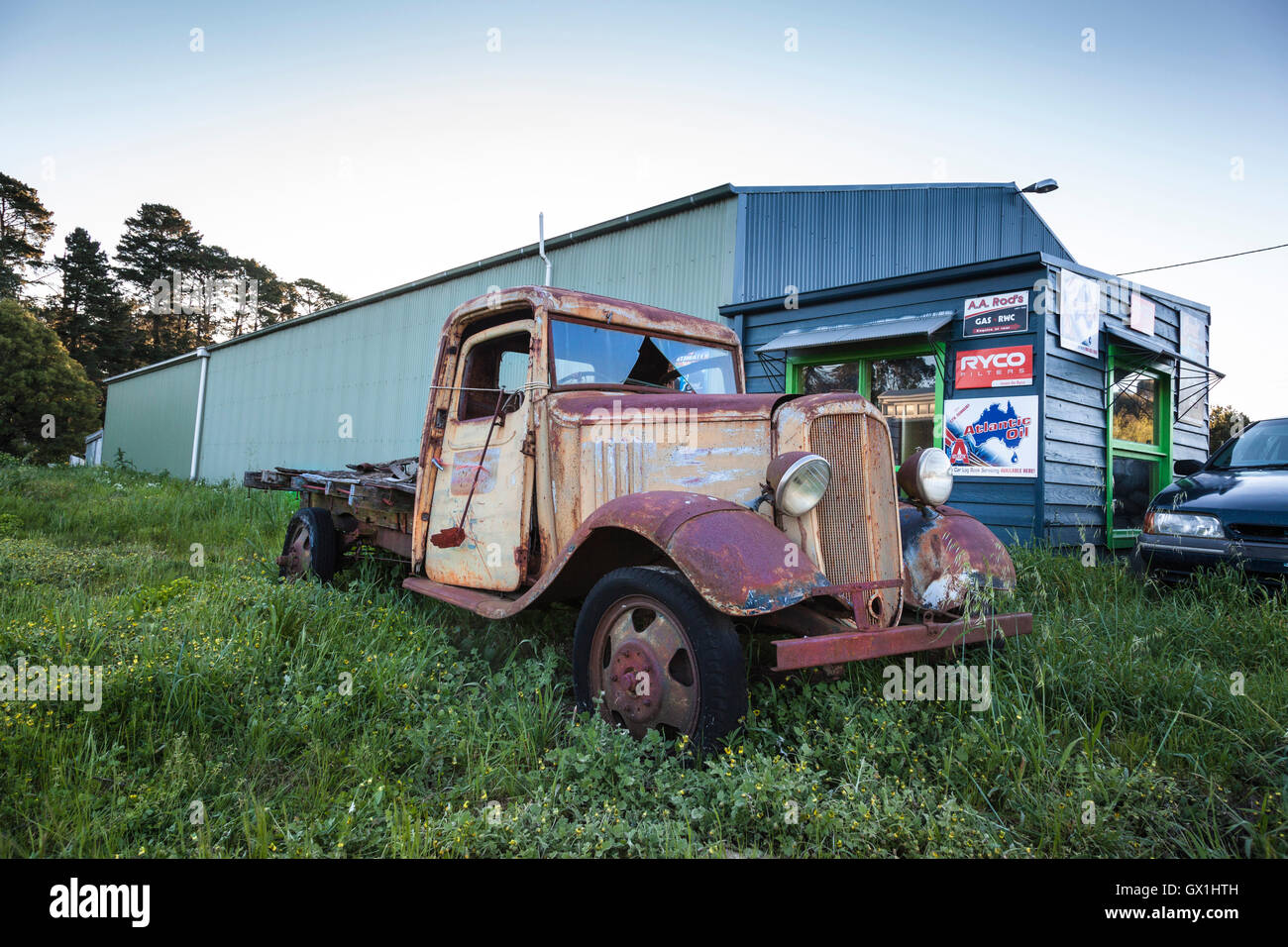 Old lorries hi-res stock photography and images - Alamy