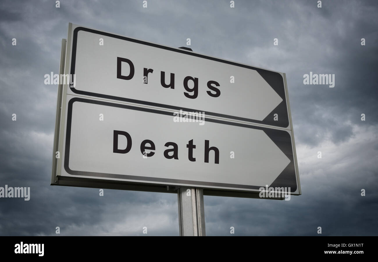 Drugs Death concept road sign Stock Photo - Alamy