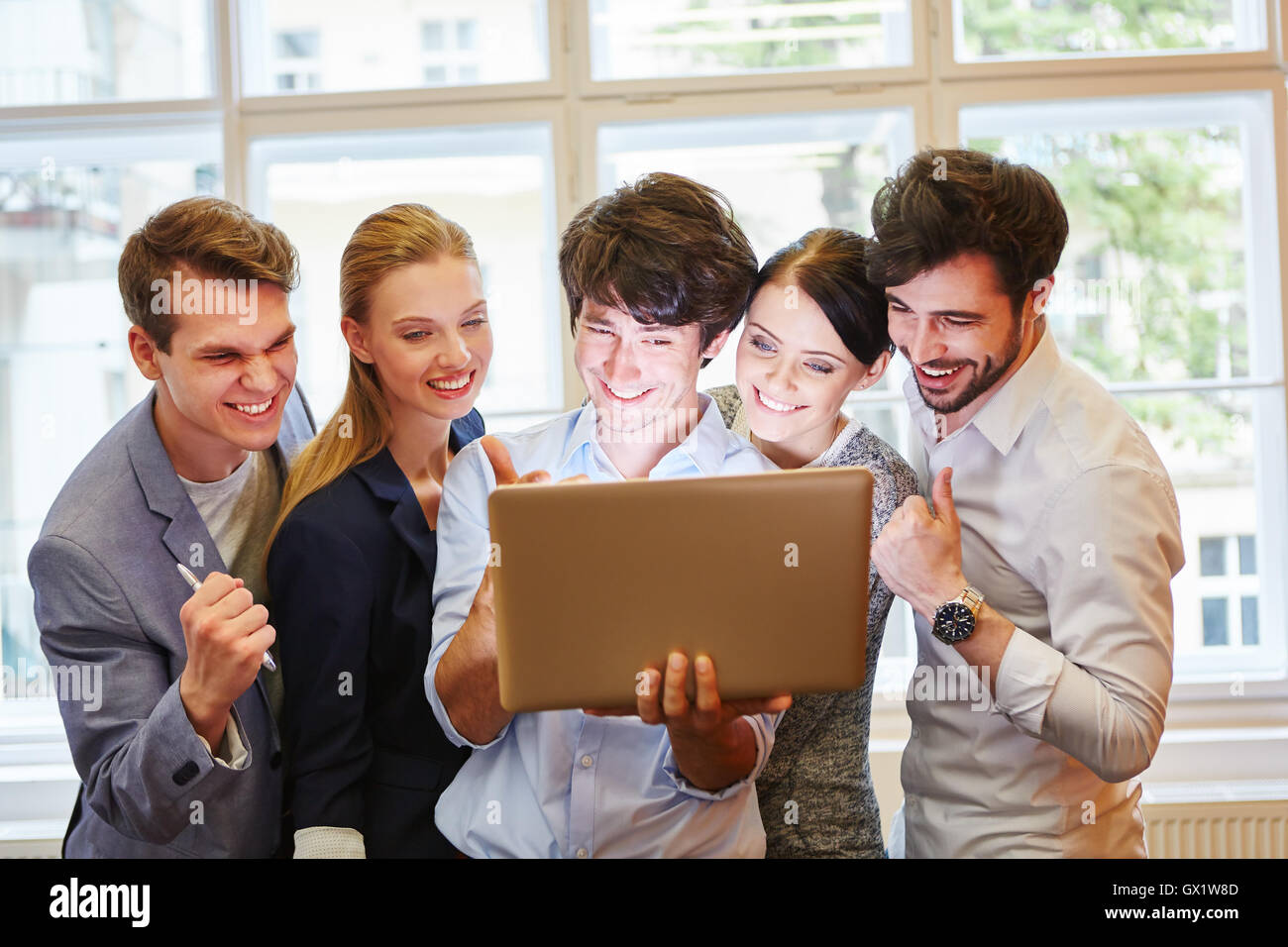 Website in computer monitor hi-res stock photography and images - Alamy