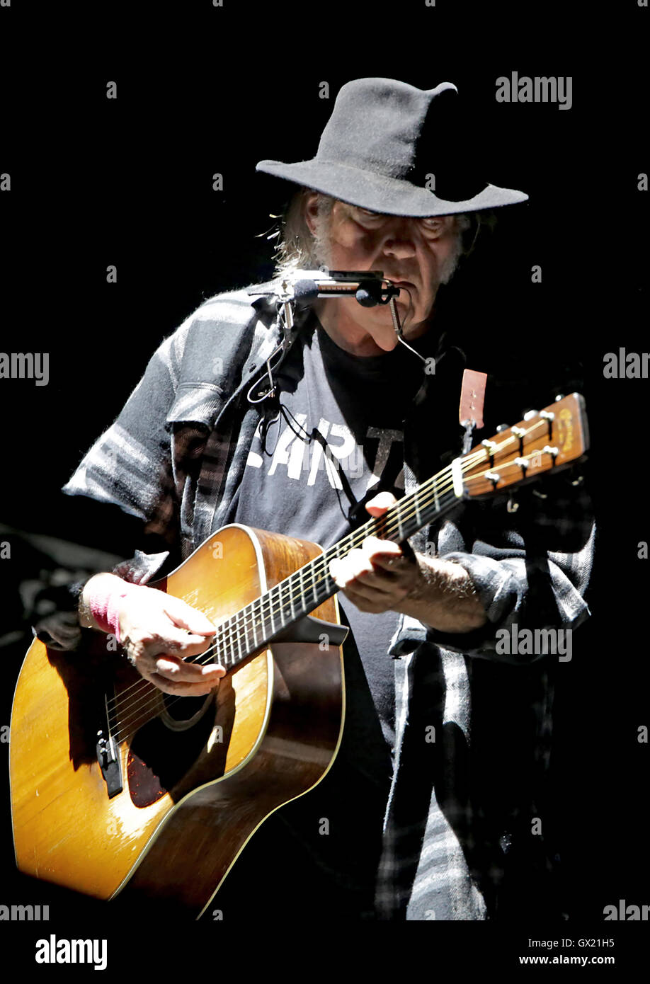 Neil Young and Promise of the Real perform in Leeds Featuring: Neil ...