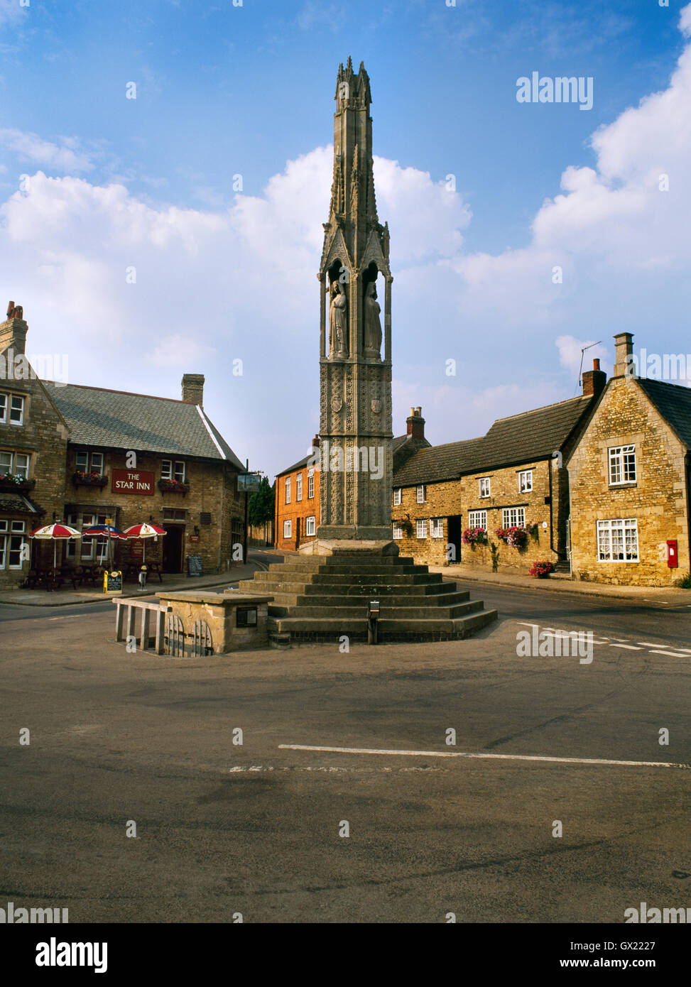 Eleanor Cross, Geddington, Northamptonshire: erected by Edward I to ...