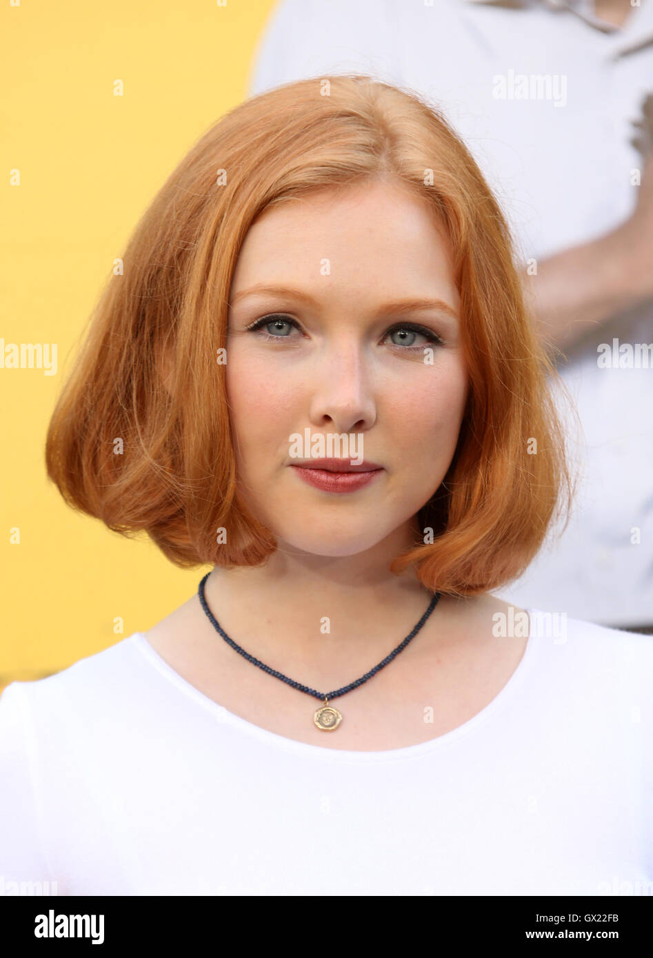 Molly quinn central intelligence hi-res stock photography and images ...