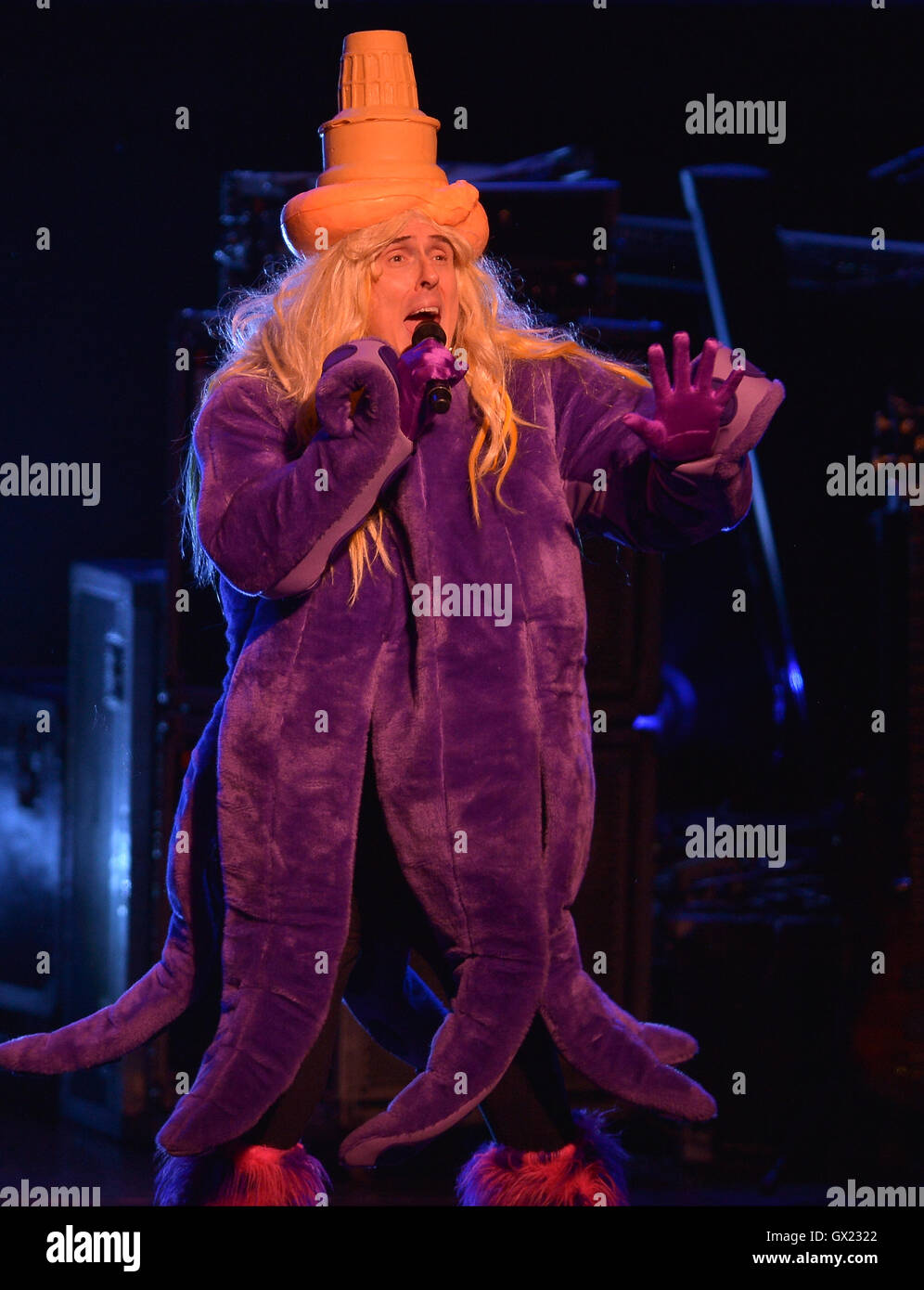 Weird Al Yankovic performs live at Ziff Ballet Opera House Featuring ...