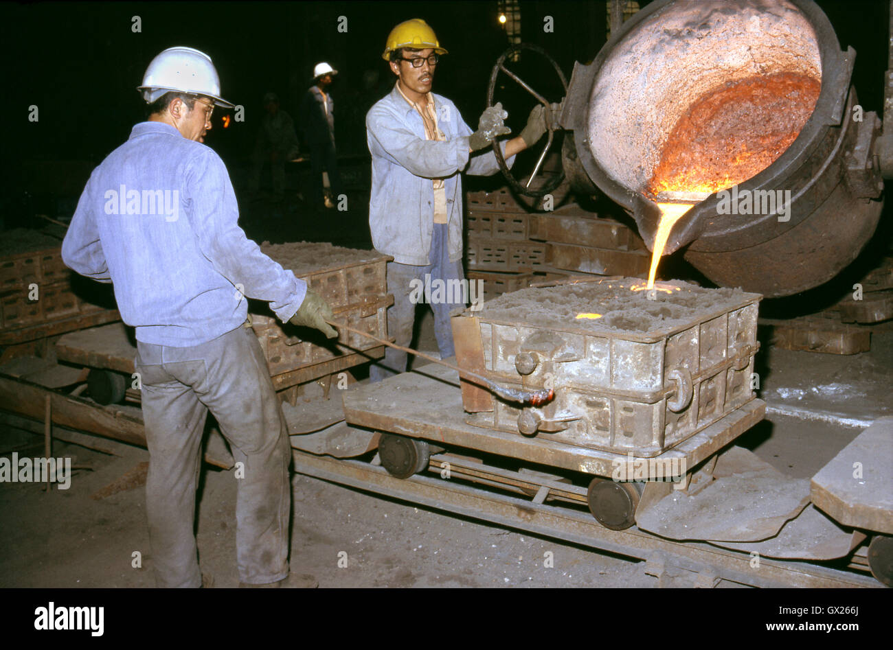 Pouring liquid steel into sand molds at Tangshan Stock Photo - Alamy