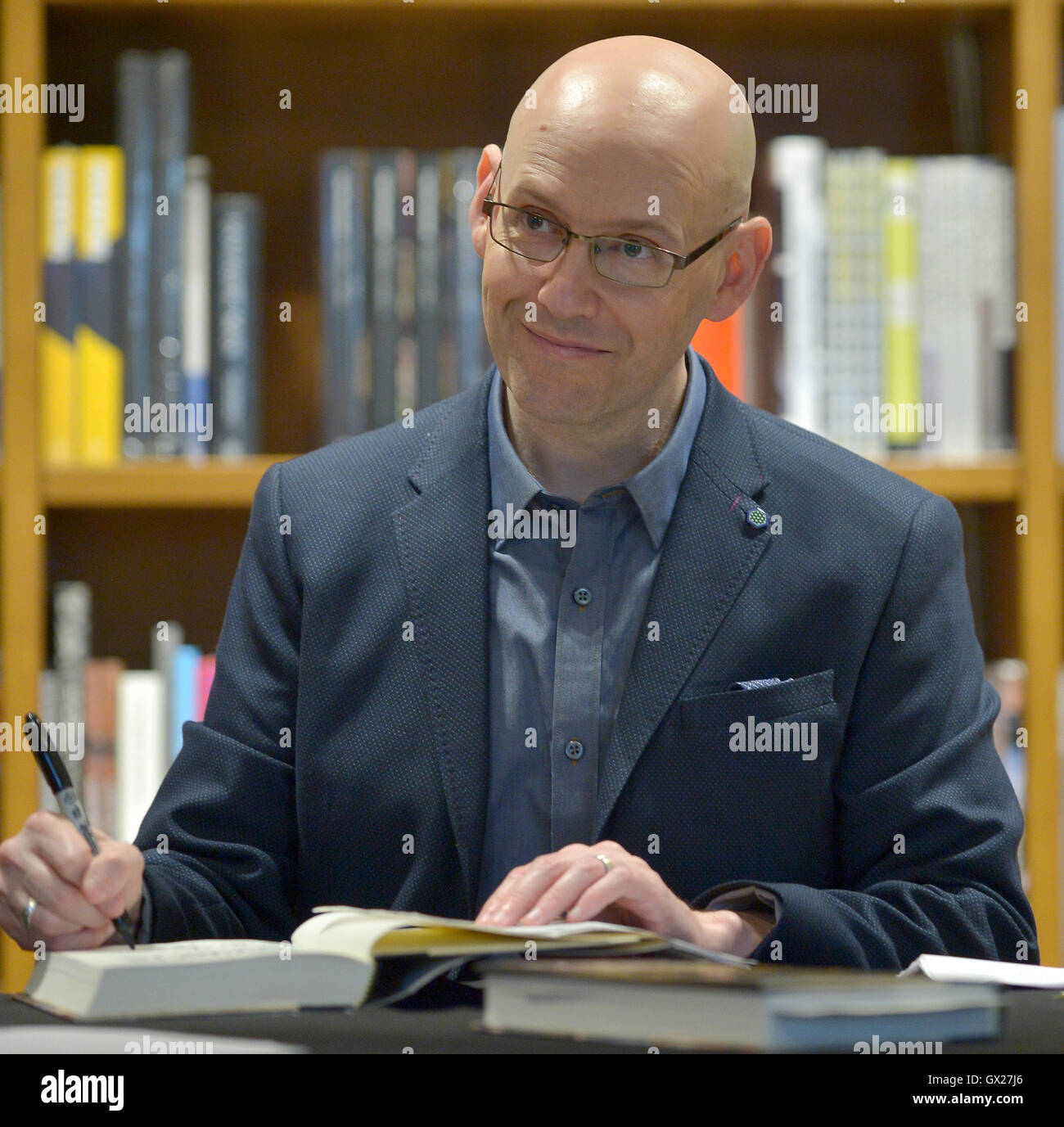 Author Brad Meltzer signs copies of his new book 'The House of Secrets ...