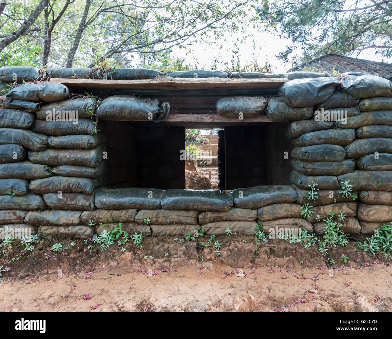 Sand bag wall army hi-res stock photography and images - Alamy