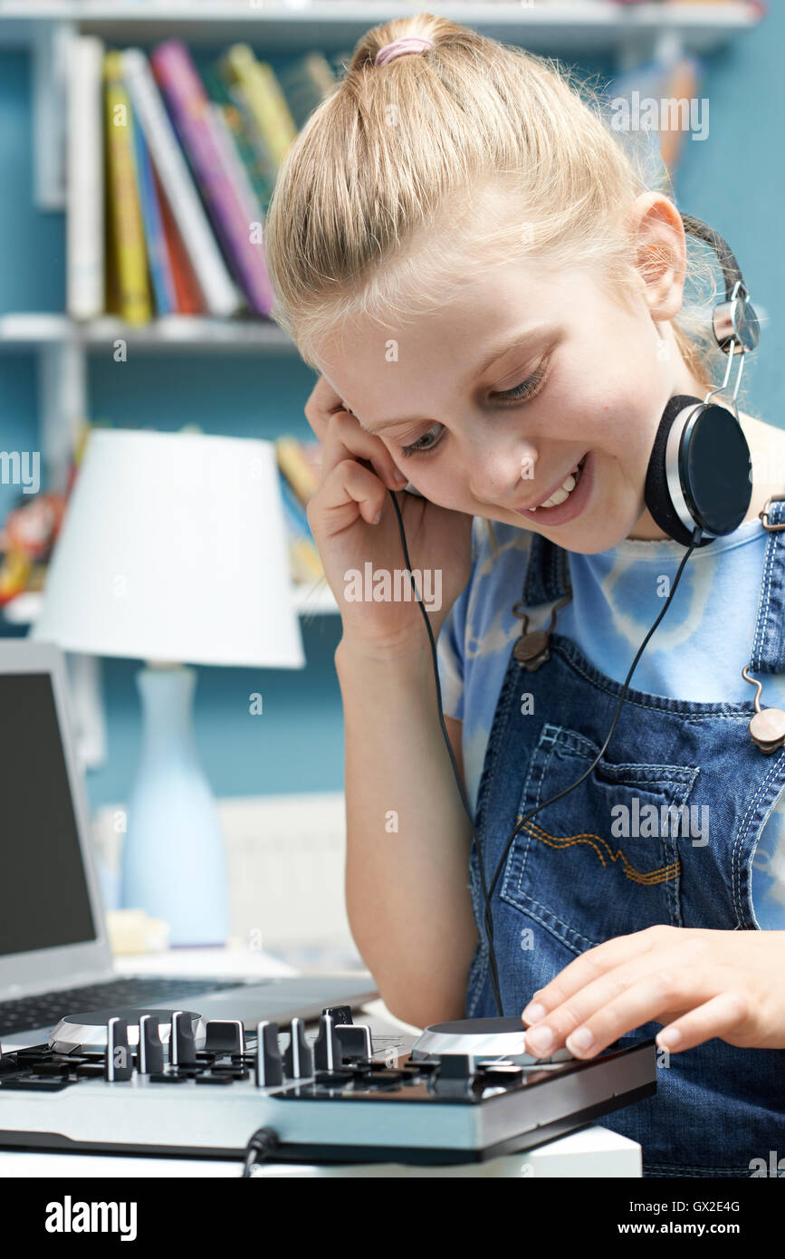 Dj mixing decks hi-res stock photography and images - Alamy