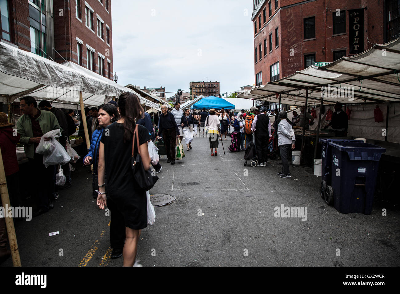 Shoppers at a farmers street market, Boston Stock Photo - Alamy