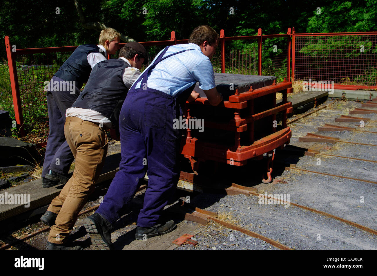 Slate waggon hi-res stock photography and images - Alamy