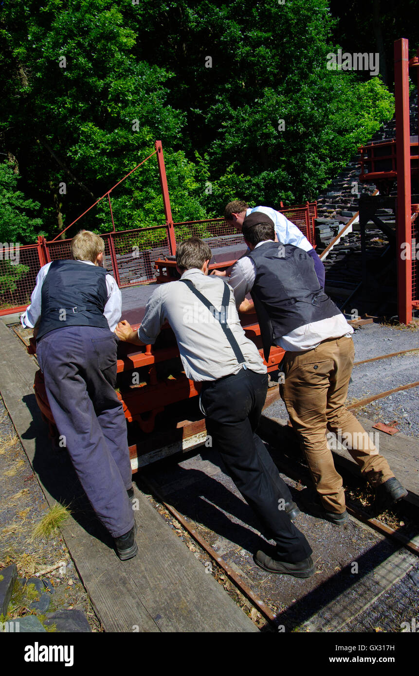 Slate workers wales hi-res stock photography and images - Alamy