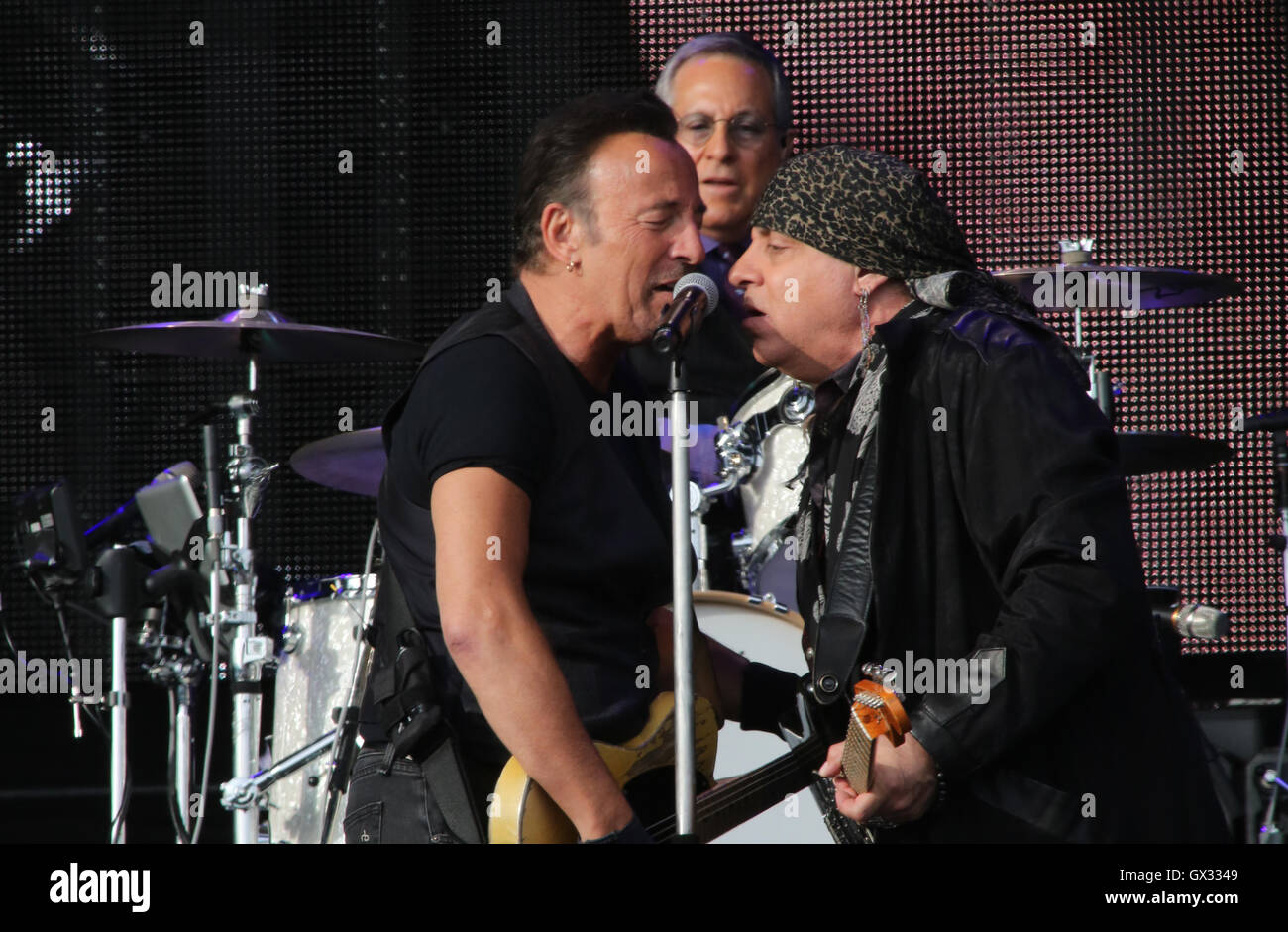 Bruce Springsteen performs live at The Hague, Netherlands Featuring ...