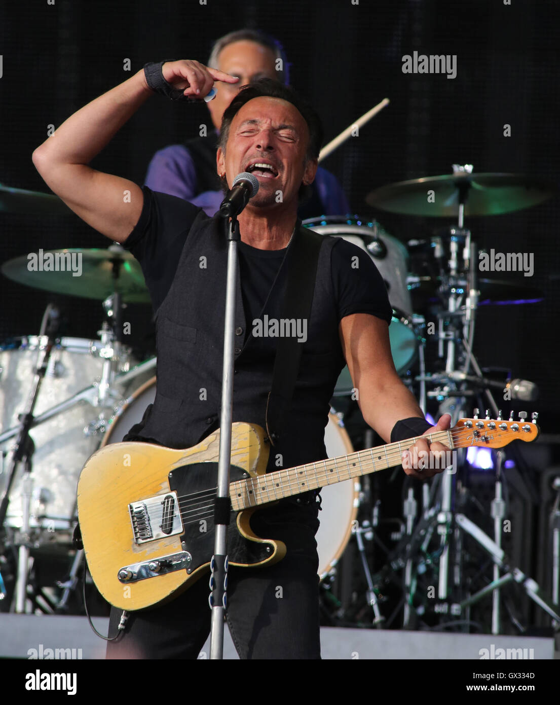 Bruce Springsteen performs live at The Hague, Netherlands Featuring ...