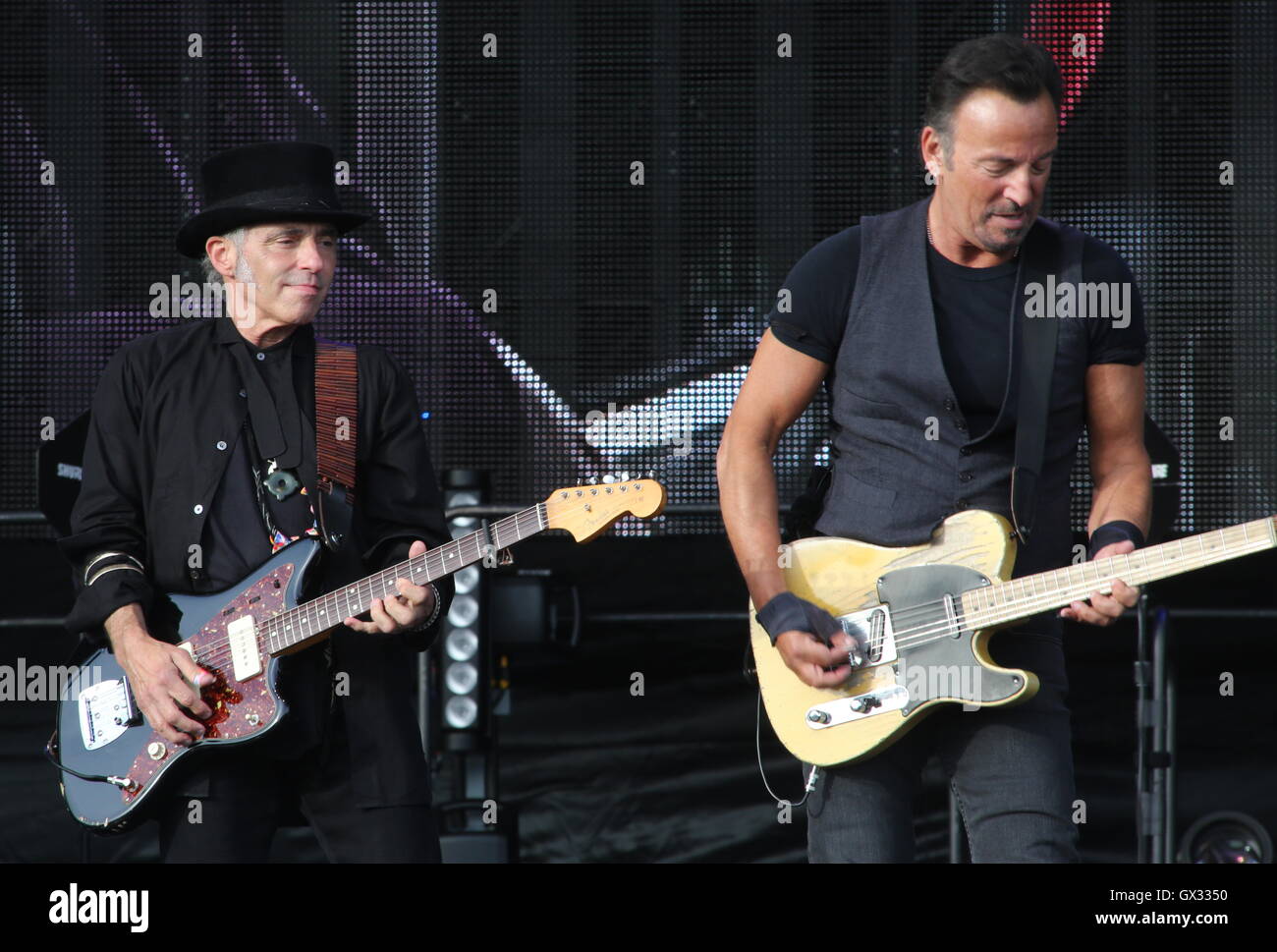 Bruce Springsteen performs live at The Hague, Netherlands Featuring ...
