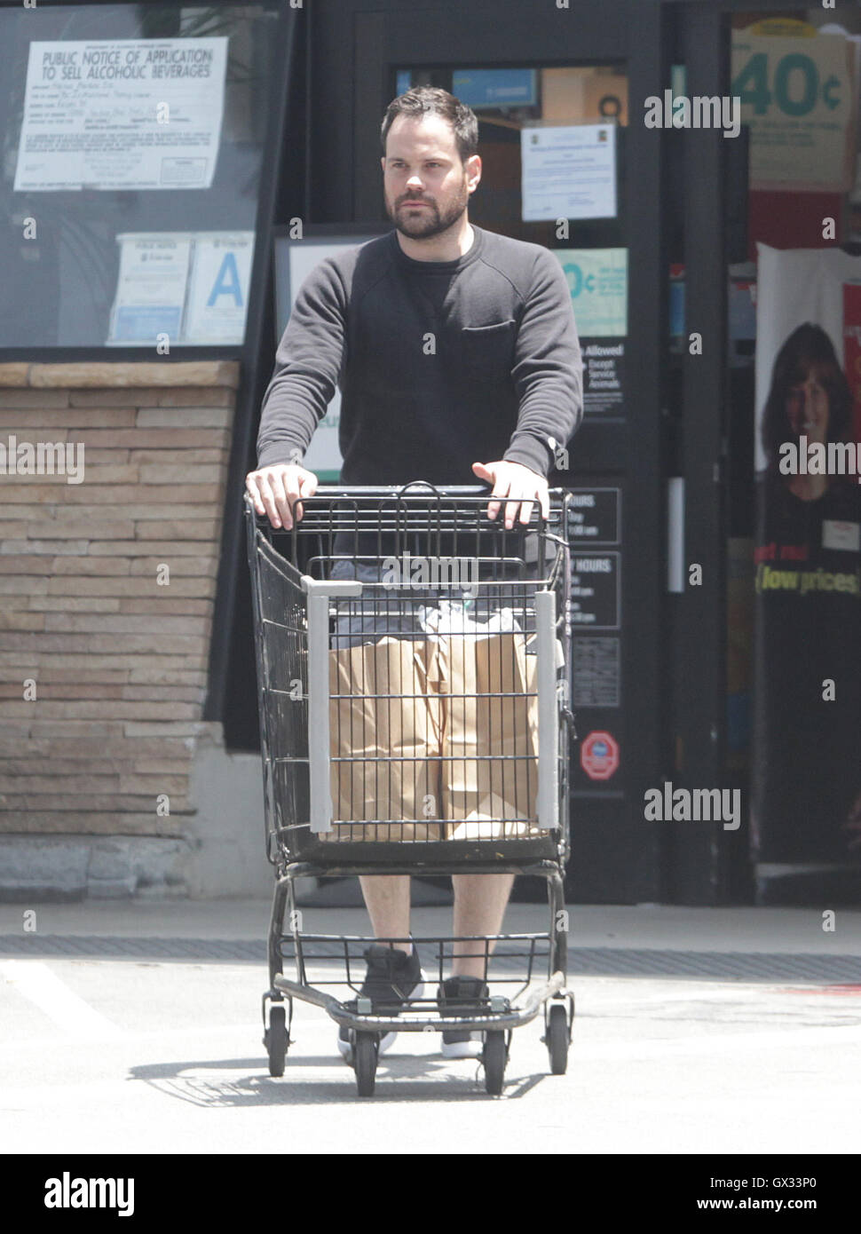 Mike Comrie shopping at Ralphs in Beverly Hills Featuring: Mike Comrie ...