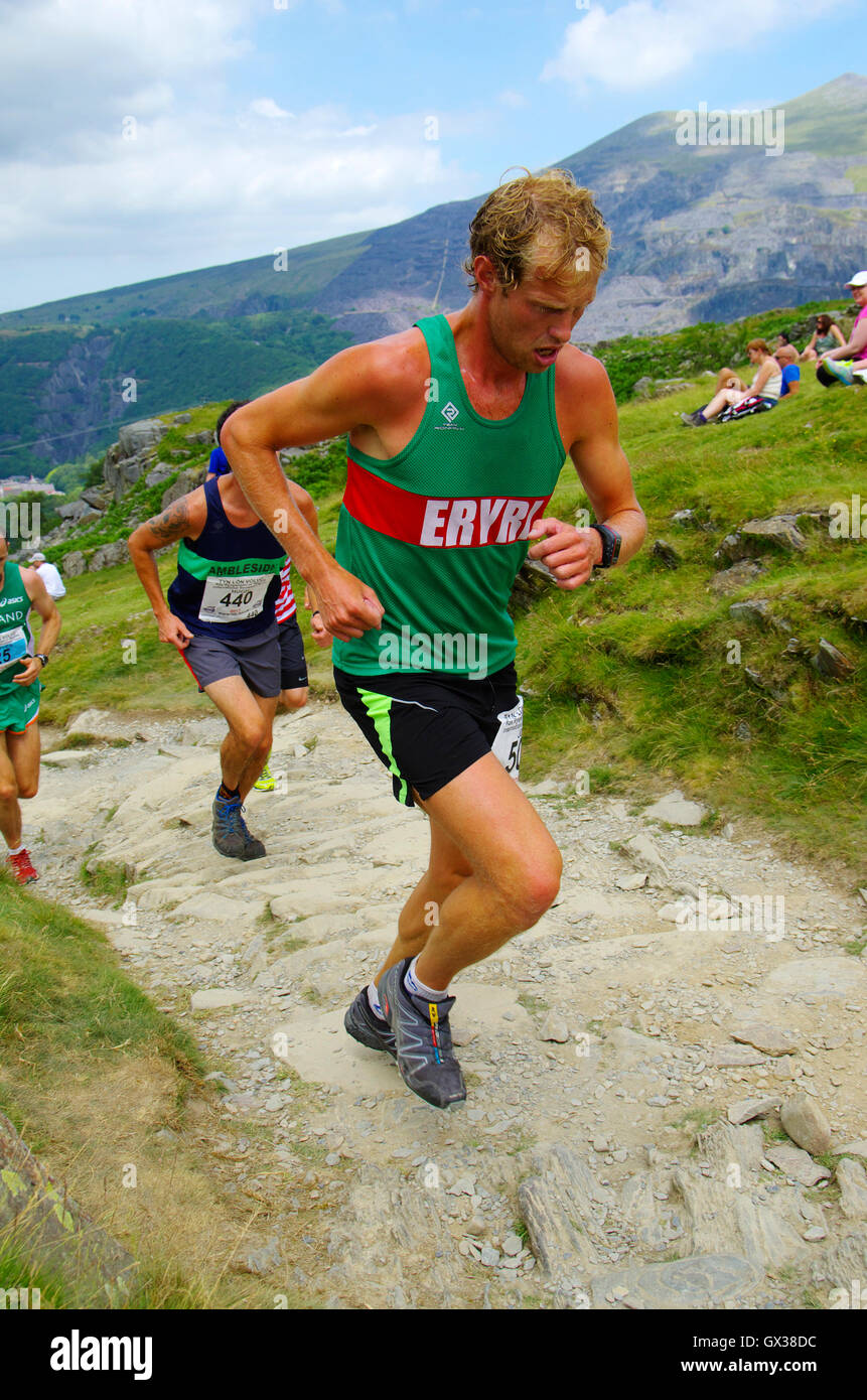 Runners at Snowdon International Mountain Race Stock Photo - Alamy