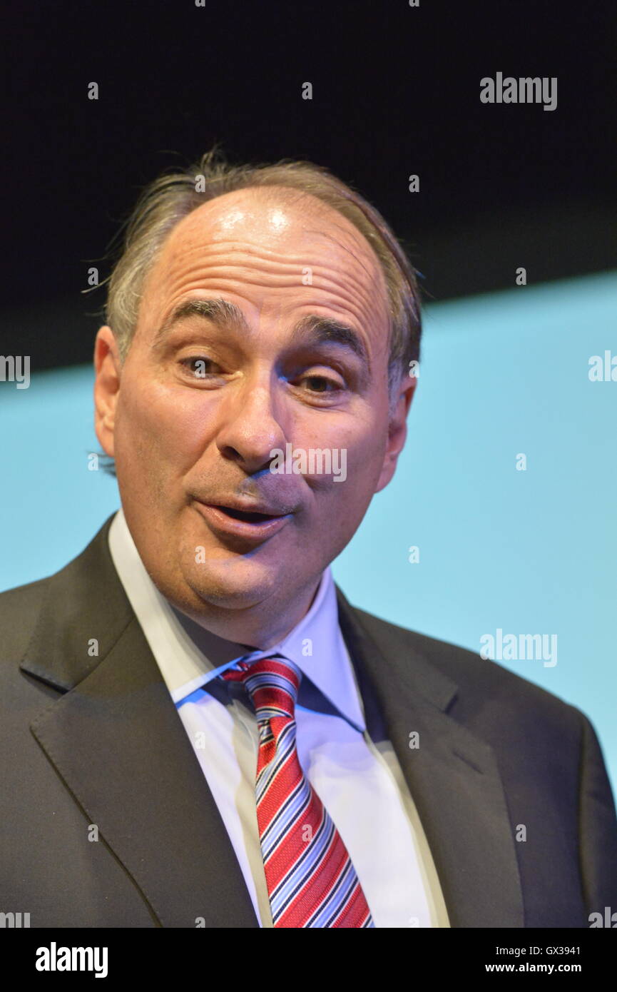 Commentators cnn hi-res stock photography and images - Alamy