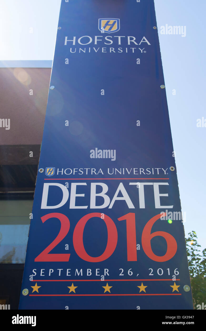 Red and blue banners presidential debate hi-res stock photography and ...