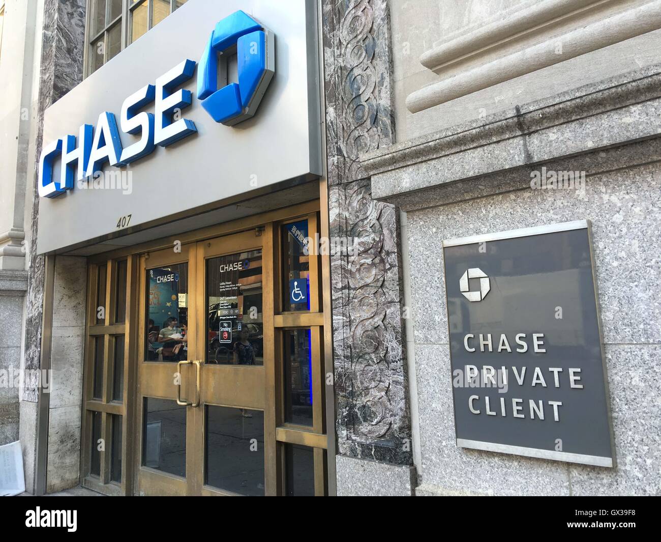 Chase private client hi-res stock photography and images - Alamy