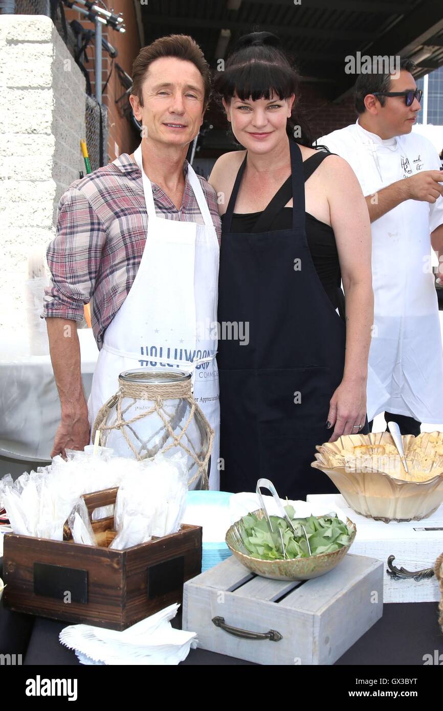 Dominic keating hi-res stock photography and images - Alamy