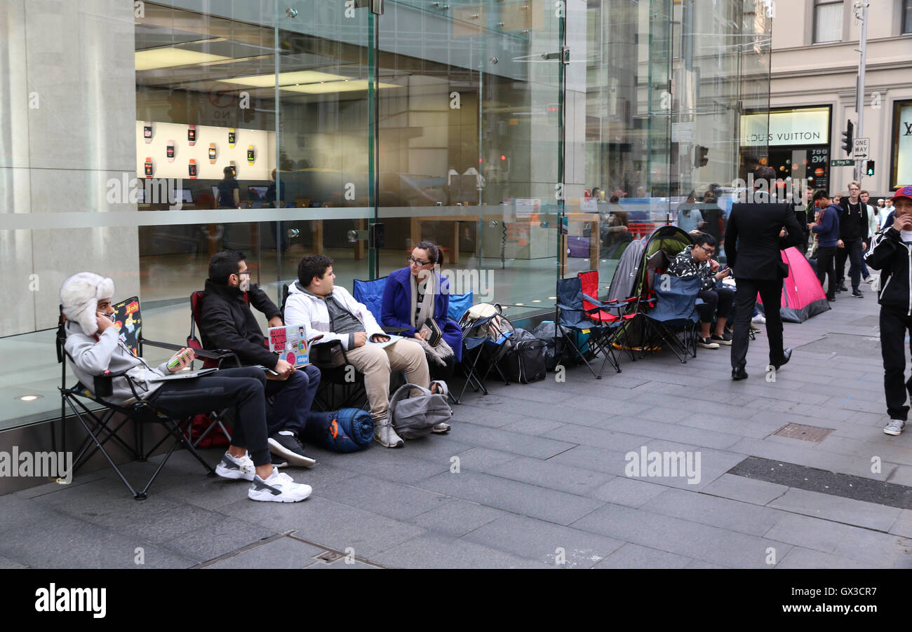 Sydney, Australia. 15th Sep, 2016. People start queuing outside the ...