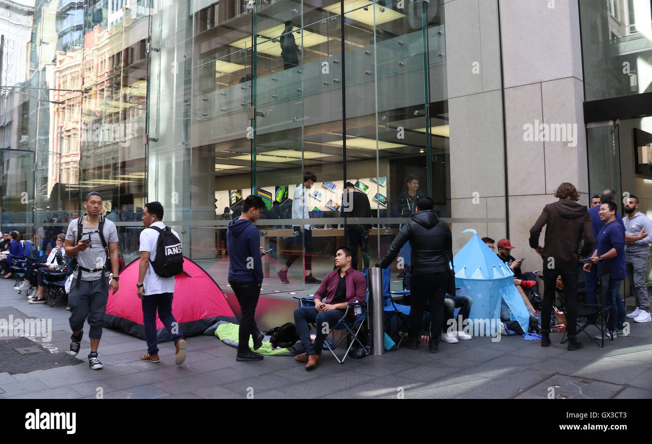 Sydney, Australia. 15th Sep, 2016. People start queuing outside the ...