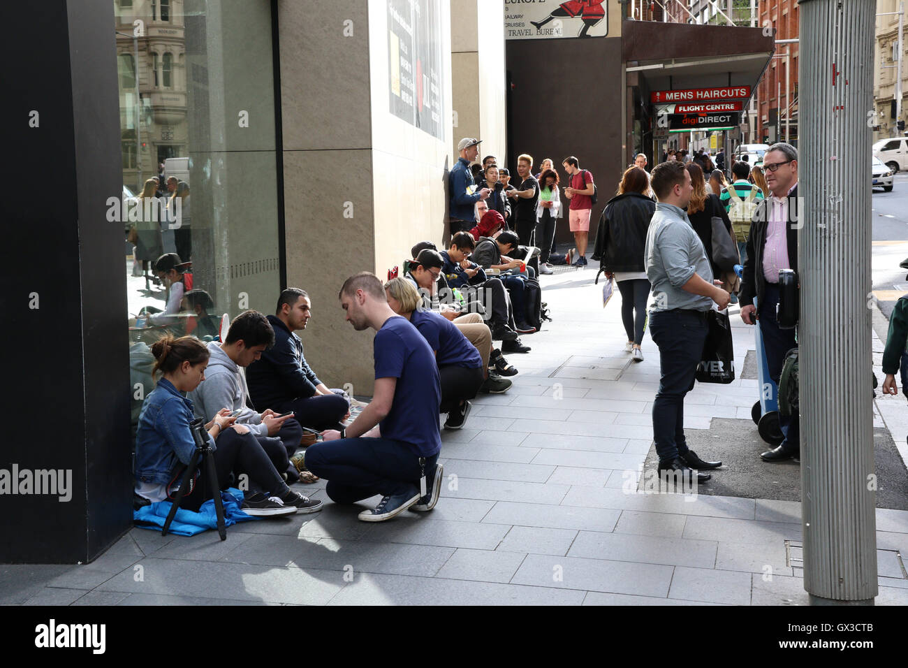 Sydney, Australia. 15th Sep, 2016. People start queuing outside the ...