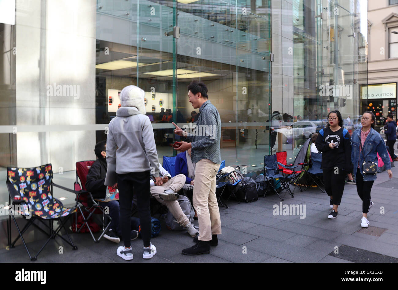 Sydney, Australia. 15th Sep, 2016. People start queuing outside the ...