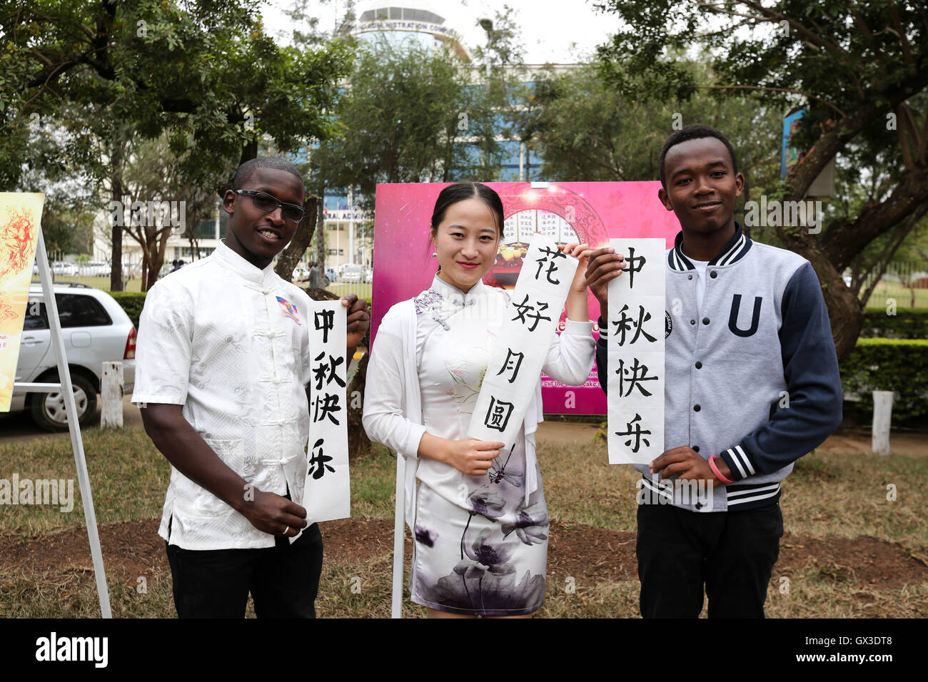 Nairobi, Kenya. 15th Sep, 2016. Chinese teacher Deng Qianqian (C) and ...