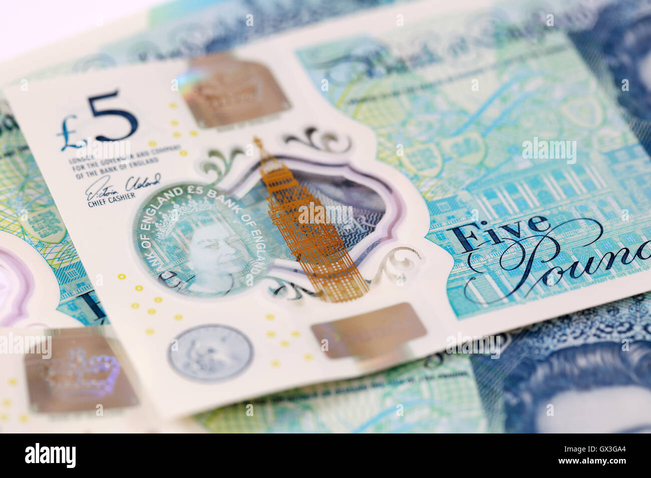 UK. 15th September, 2016. The new polymer five pound ( £5 ) note with ...