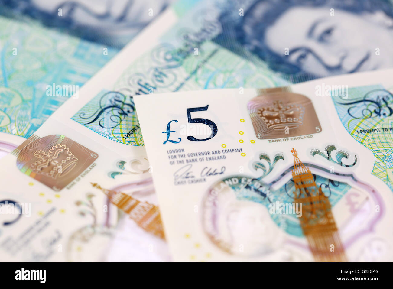 UK. 15th September, 2016. The new polymer five pound ( £5 ) note with ...