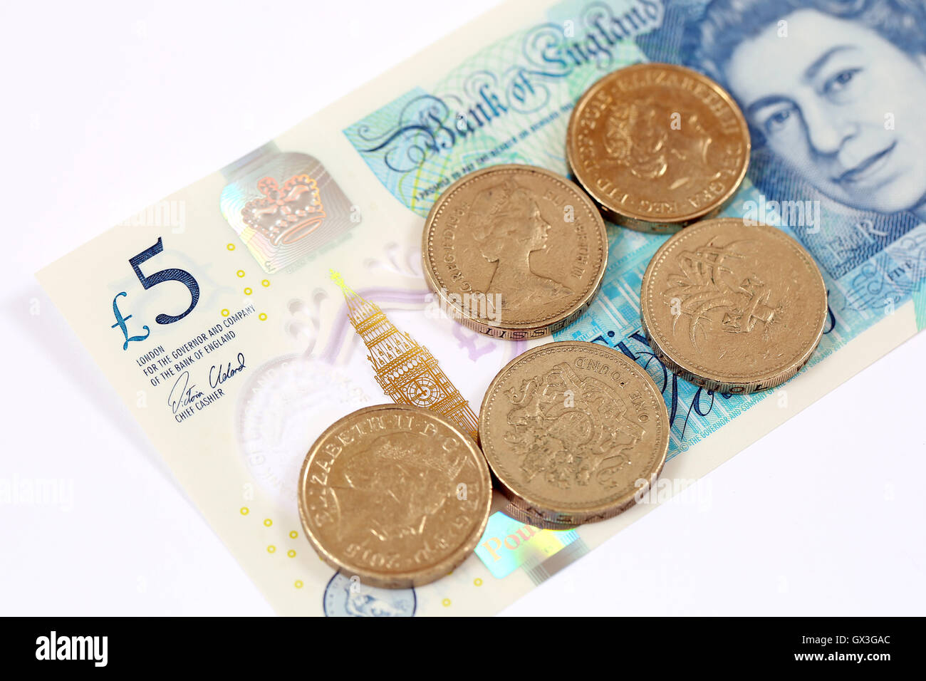 UK. 15th September, 2016. The new polymer five pound ( £5 ) note with ...