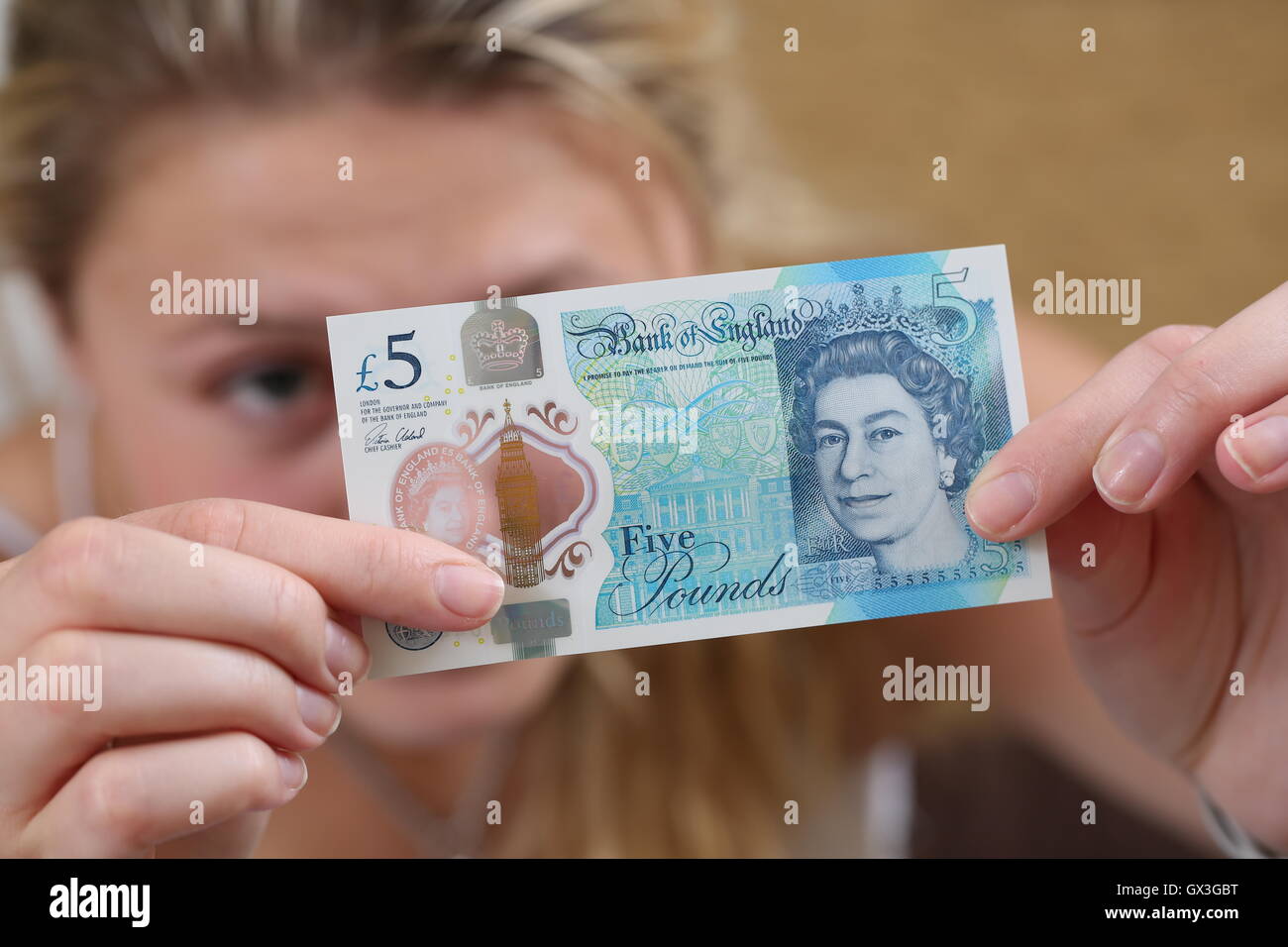 UK. 15th September, 2016. The new polymer five pound ( £5 ) note with ...