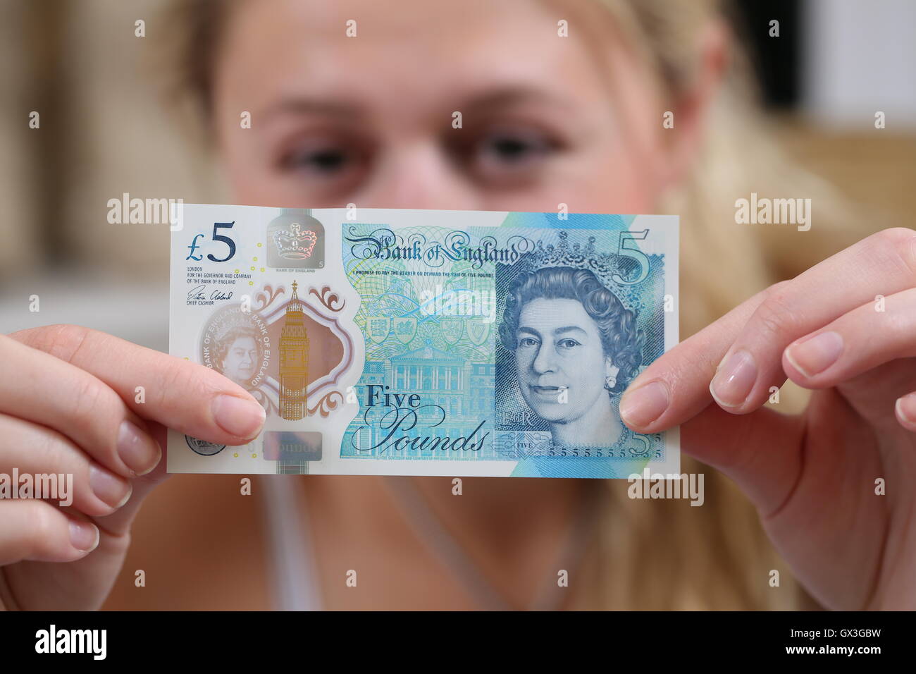 UK. 15th September, 2016. The new polymer five pound ( £5 ) note with ...