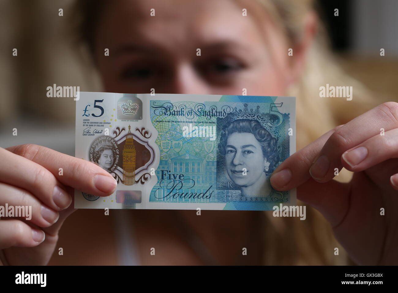 UK. 15th September, 2016. The new polymer five pound ( £5 ) note with ...