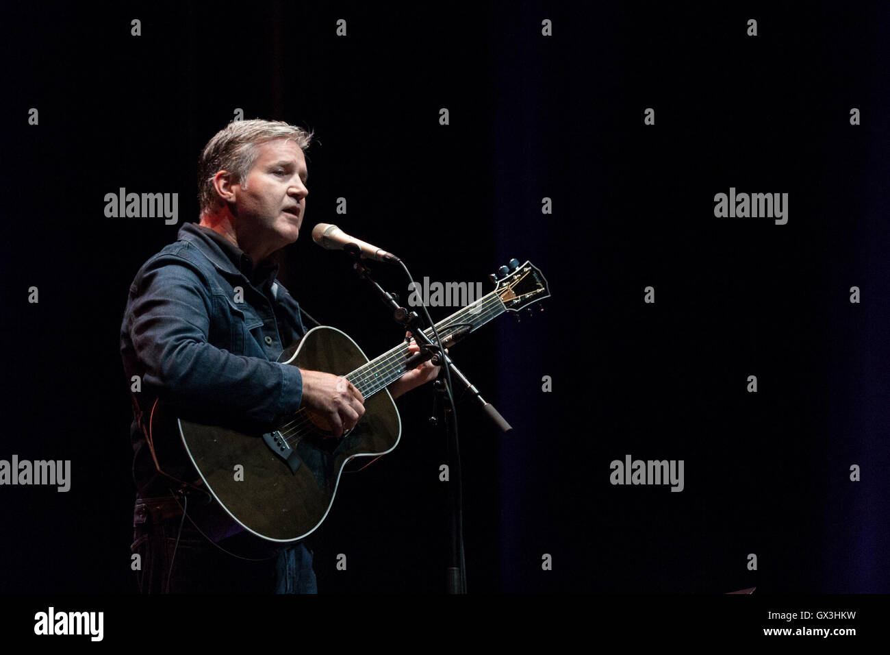Lloyd cole singer hi-res stock photography and images - Alamy