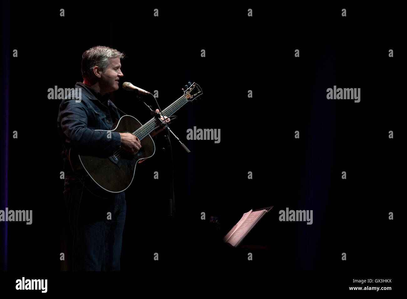 Lloyd cole singer hi-res stock photography and images - Alamy