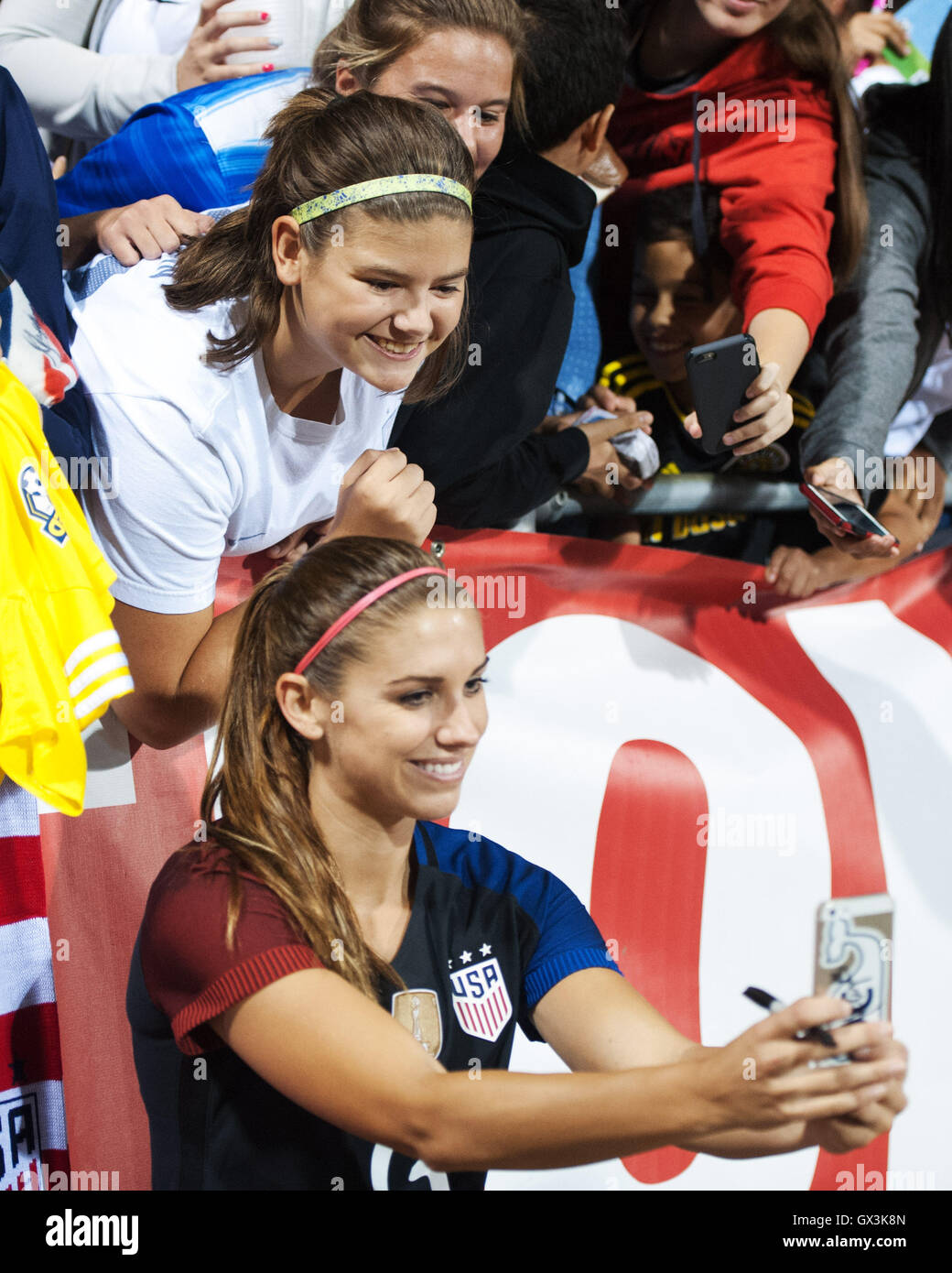 Alex morgan football fans hi-res stock photography and images - Alamy