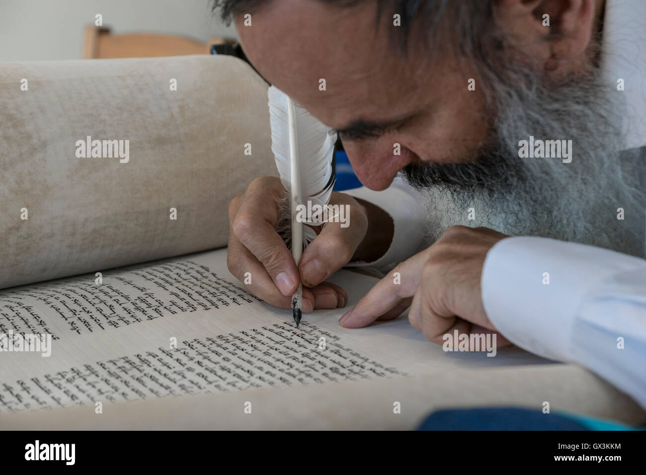 Ancient torah jewish scroll hi-res stock photography and images - Alamy