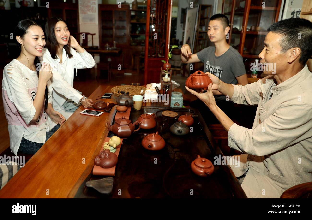 Chongqing, China's Chongqing. 15th Sep, 2016. Art master Zhou Yinchu (1st R) introduces ...