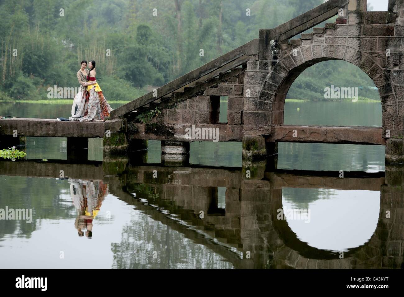 Chongqing, China's Chongqing. 15th Sep, 2016. Models pose for photos in ...