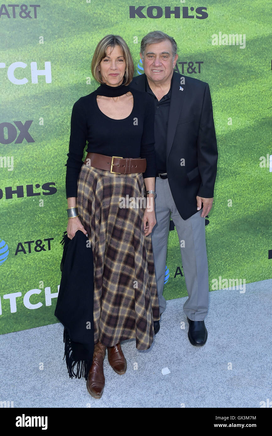 Los Angeles, California. 13th Sep, 2016. Wendie Malick and Dan Lauria ...