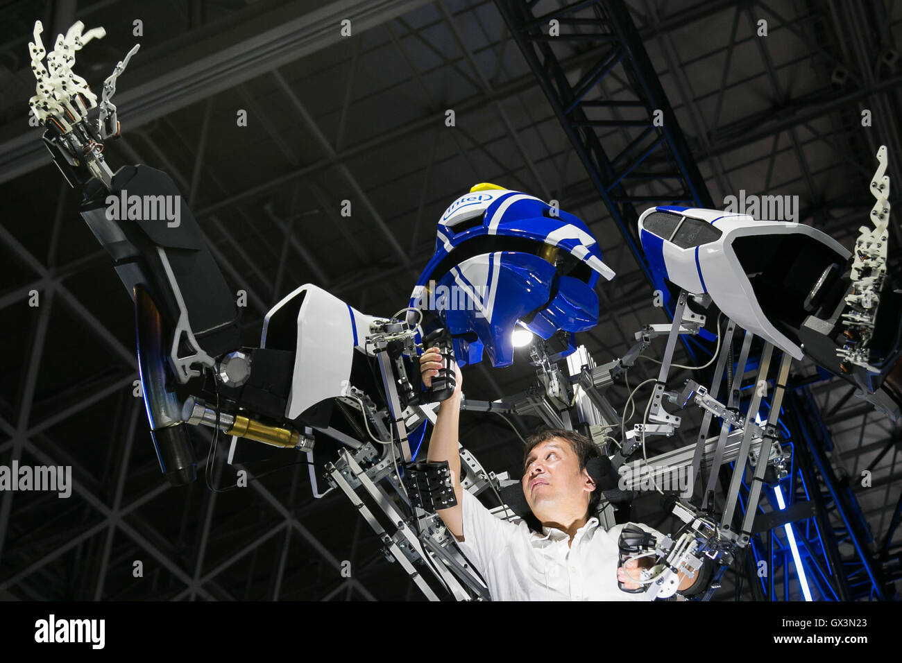 Tokyo, Japan. 16th September, 2016. A visitors tries an Intel's ...