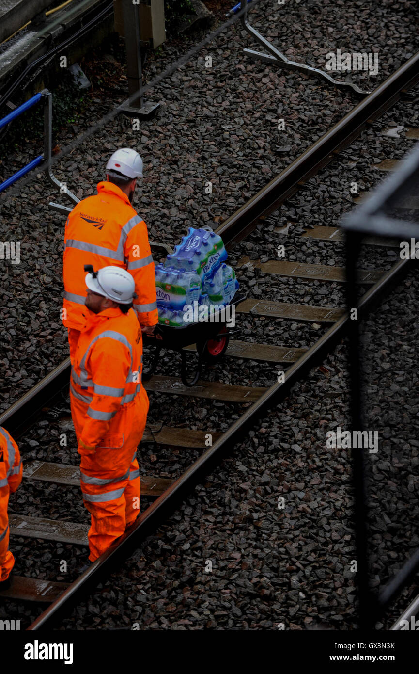 London, UK. 16 September 2016. A train has derailed following a ...