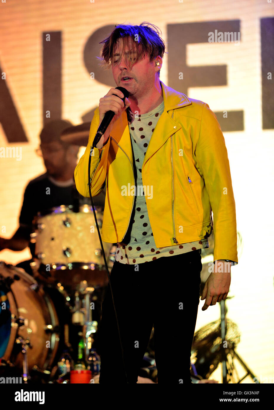 Ricky Wilson of the Kaiser Chiefs performs with a cast on his leg at ...