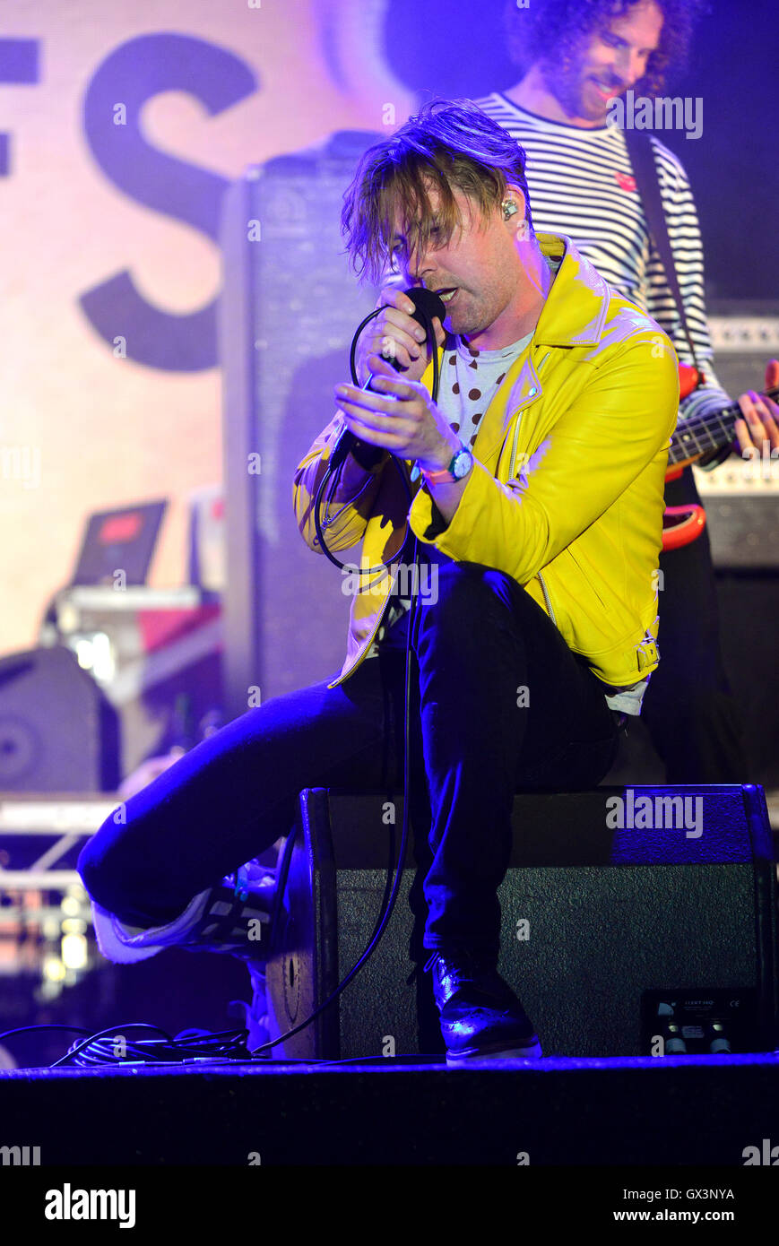 Ricky Wilson of the Kaiser Chiefs performs with a cast on his leg at ...