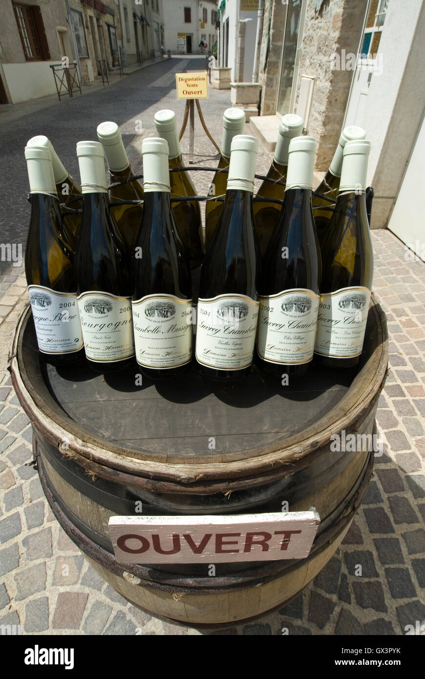 Fine Wine Burgundy Bottles High Resolution Stock Photography and Images ...
