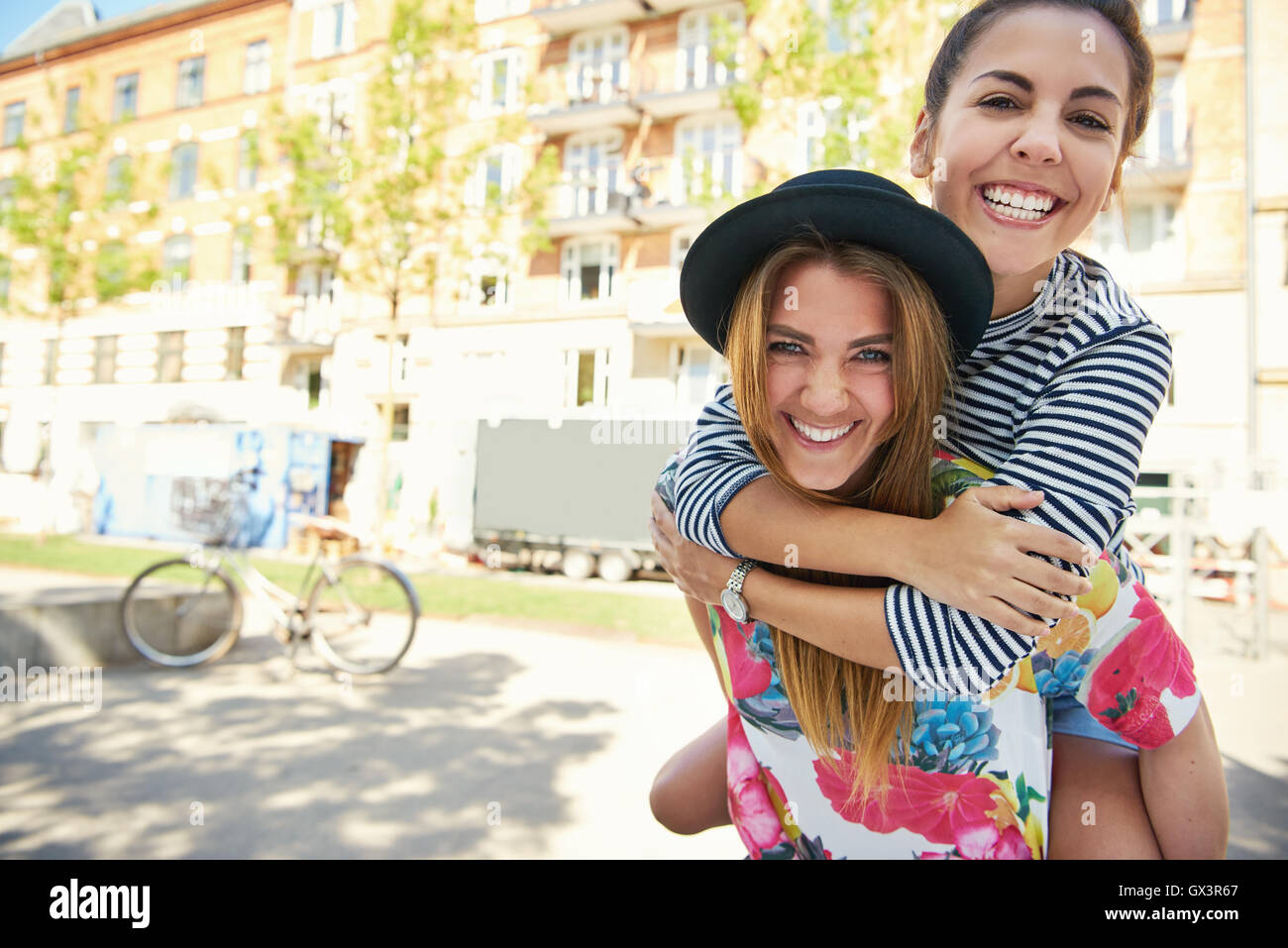 Women pose for photograph hi-res stock photography and images - Alamy