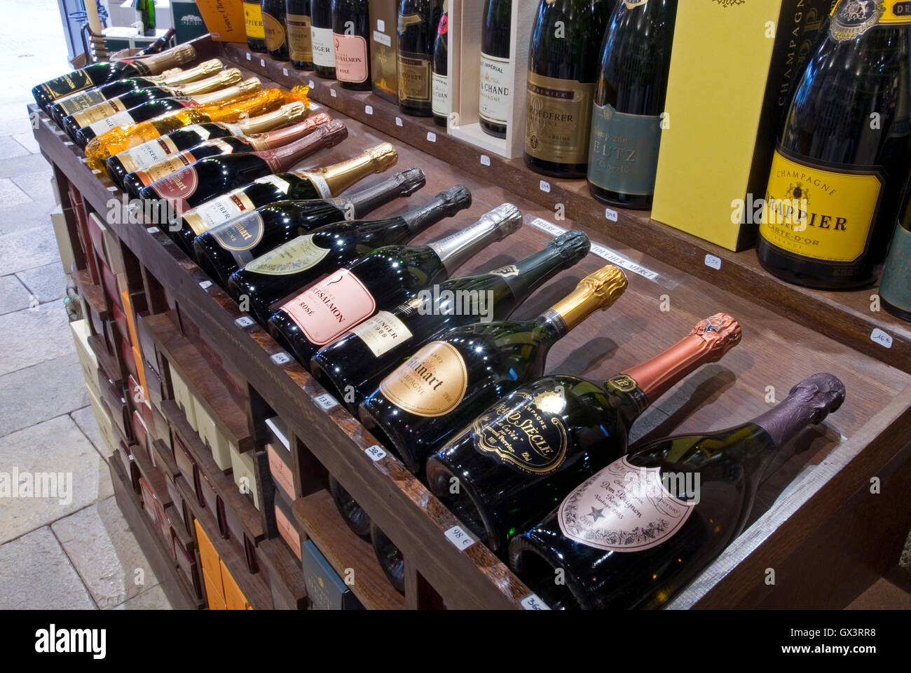 Fine Wine Burgundy Bottles High Resolution Stock Photography and Images ...