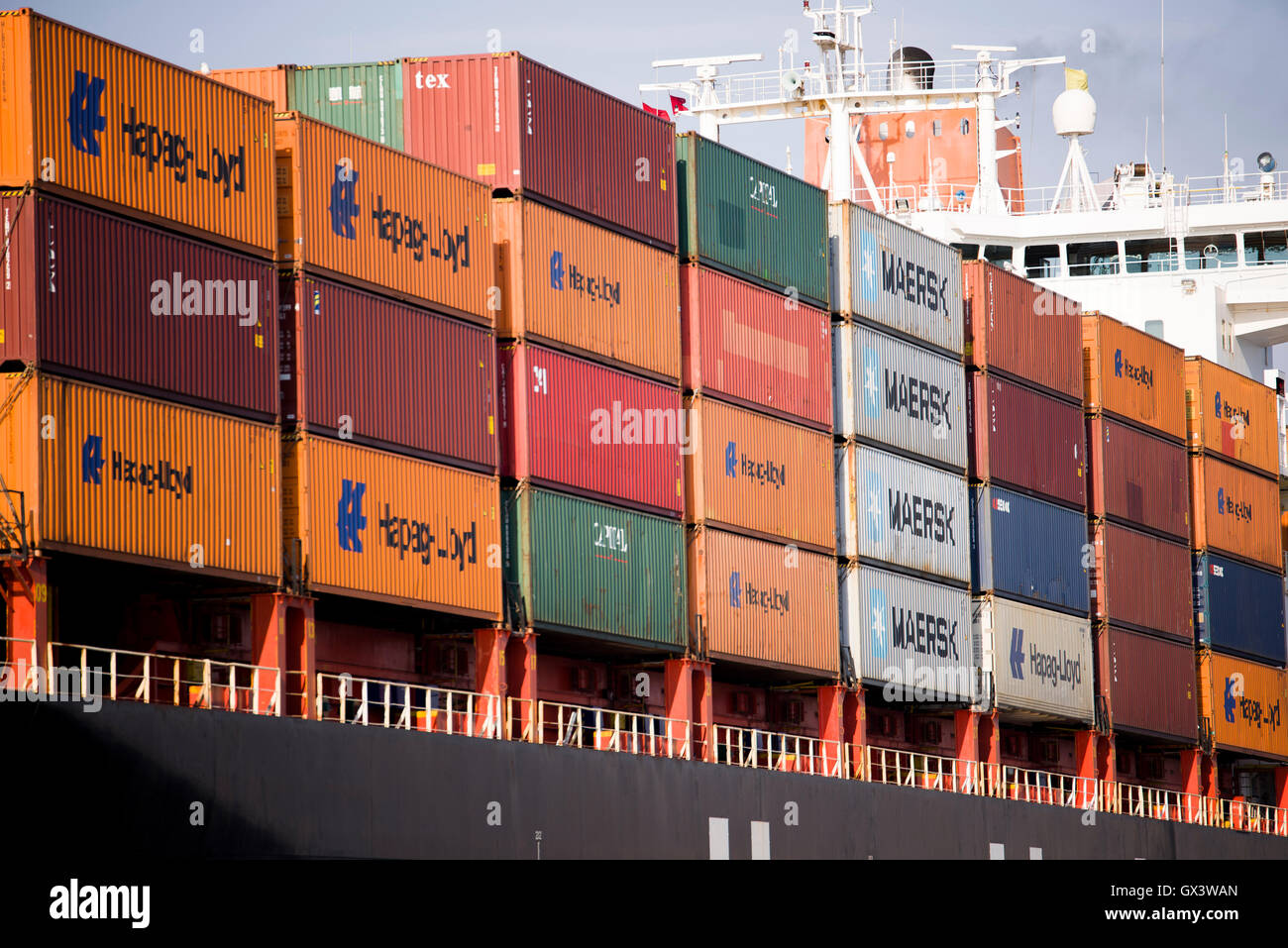 Shipping containers on dock hi-res stock photography and images - Alamy